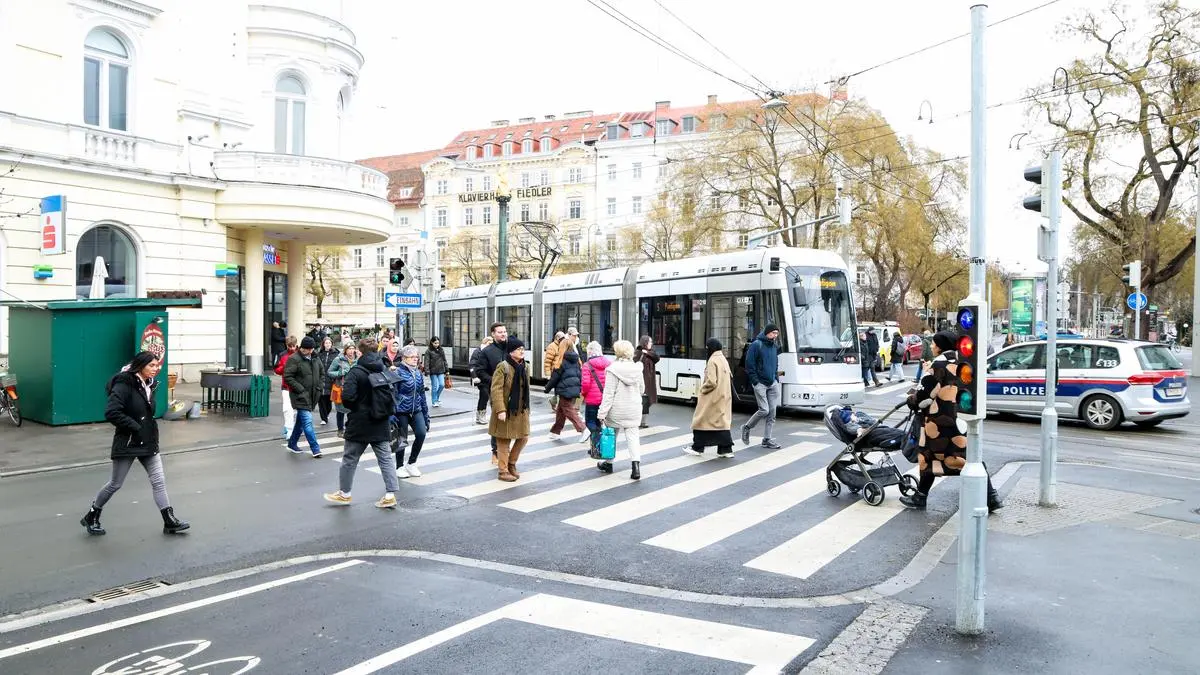 Unfall in Graz: Bus fuhr Rettung im Stau hinten auf